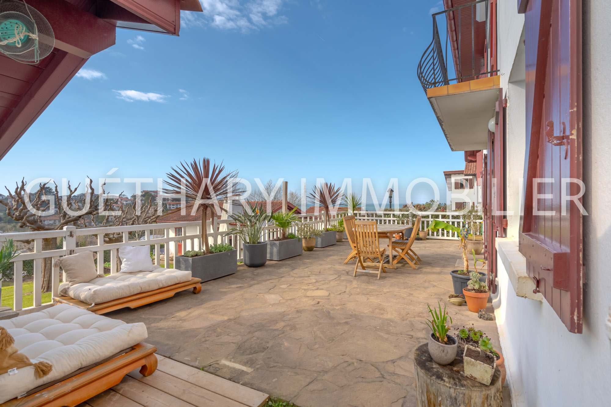 Vente appartement rénové 3 pièces avec terrasse vue Océan